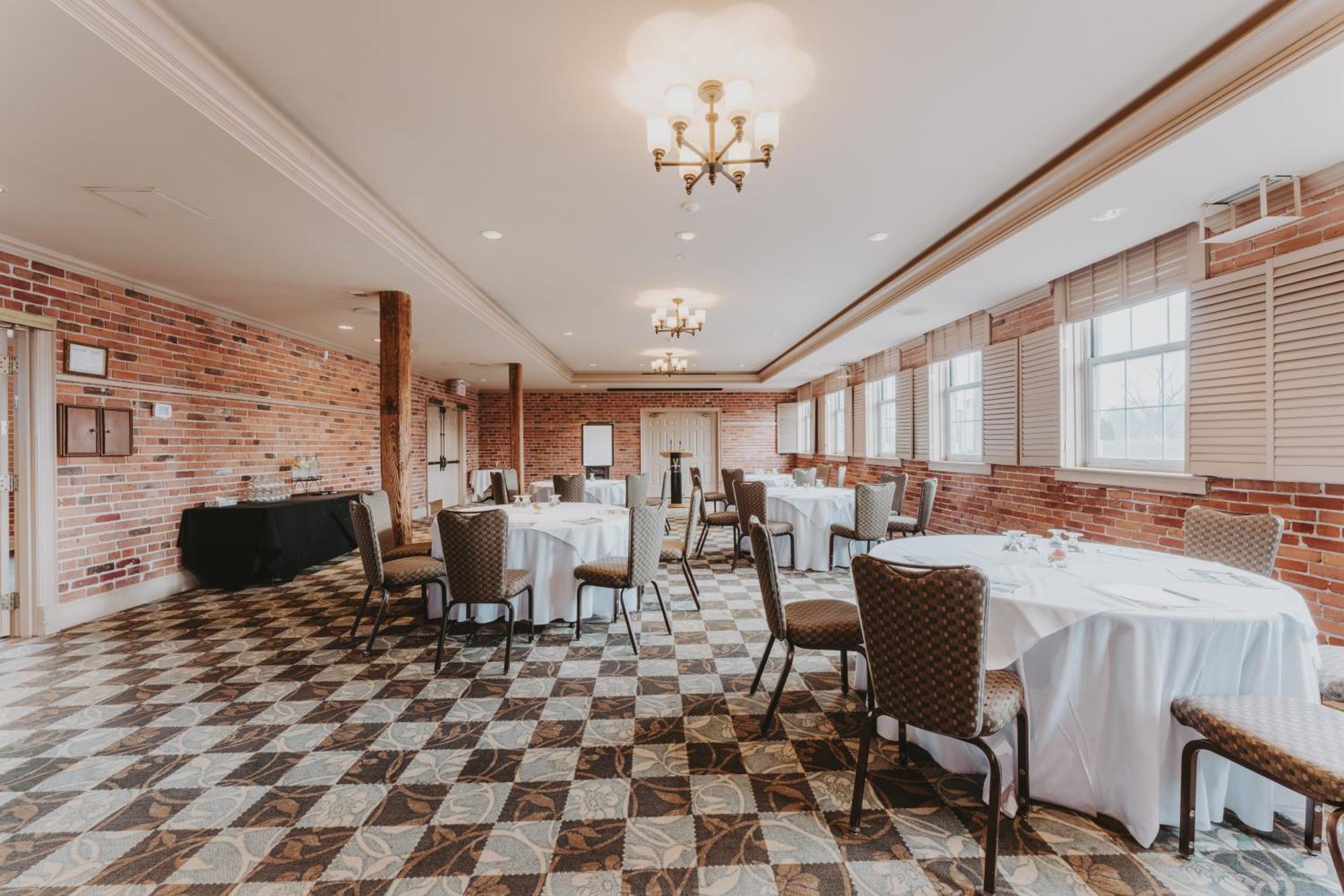 HOTEL PILLAR AND POST | ⋆⋆⋆⋆ | NIAGARA-ON-THE-LAKE, CANADA | SEASON ...