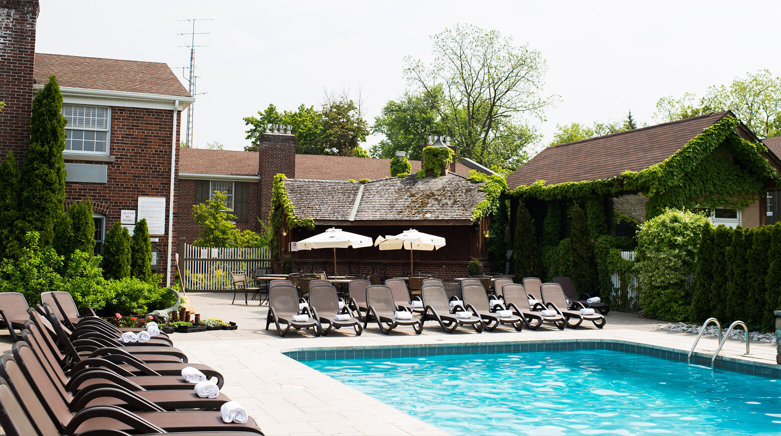 HOTEL PILLAR AND POST | ⋆⋆⋆⋆ | NIAGARA-ON-THE-LAKE, CANADA | SEASON ...